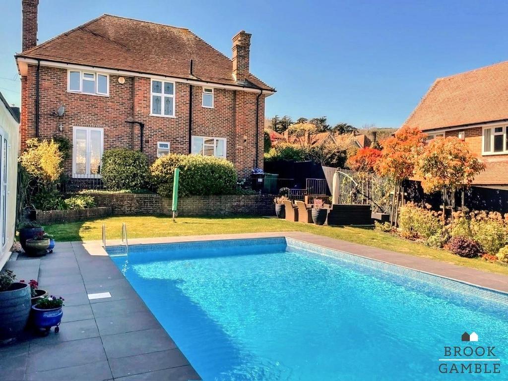 Manor Way, Eastbourne BN20 4 bed house - £795,000