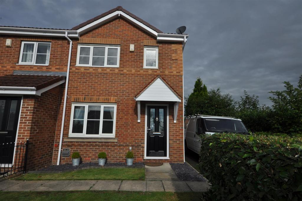 Dunstan Drive, Thorne, Doncaster 3 bed end of terrace house - £750 pcm ...