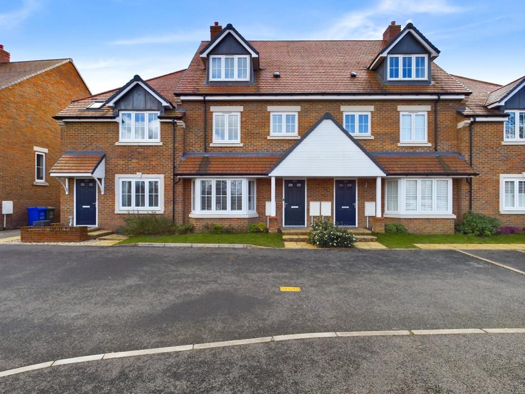 Princes Risborough HP27 4 bed townhouse - £600,000