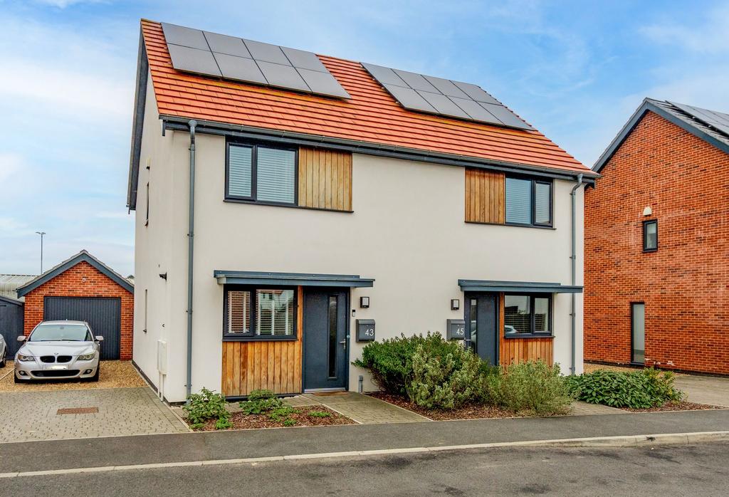 Draper Way, Taverham 2 bed semi-detached house for sale - £270,000