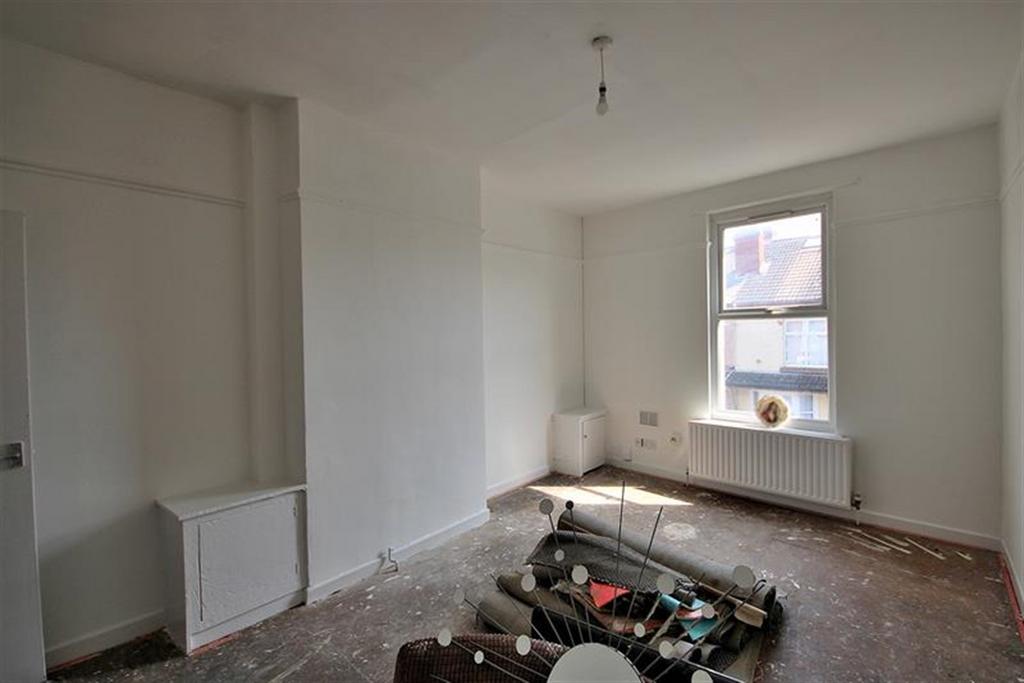 Bootle L20 2 bed flat for sale - £45,000