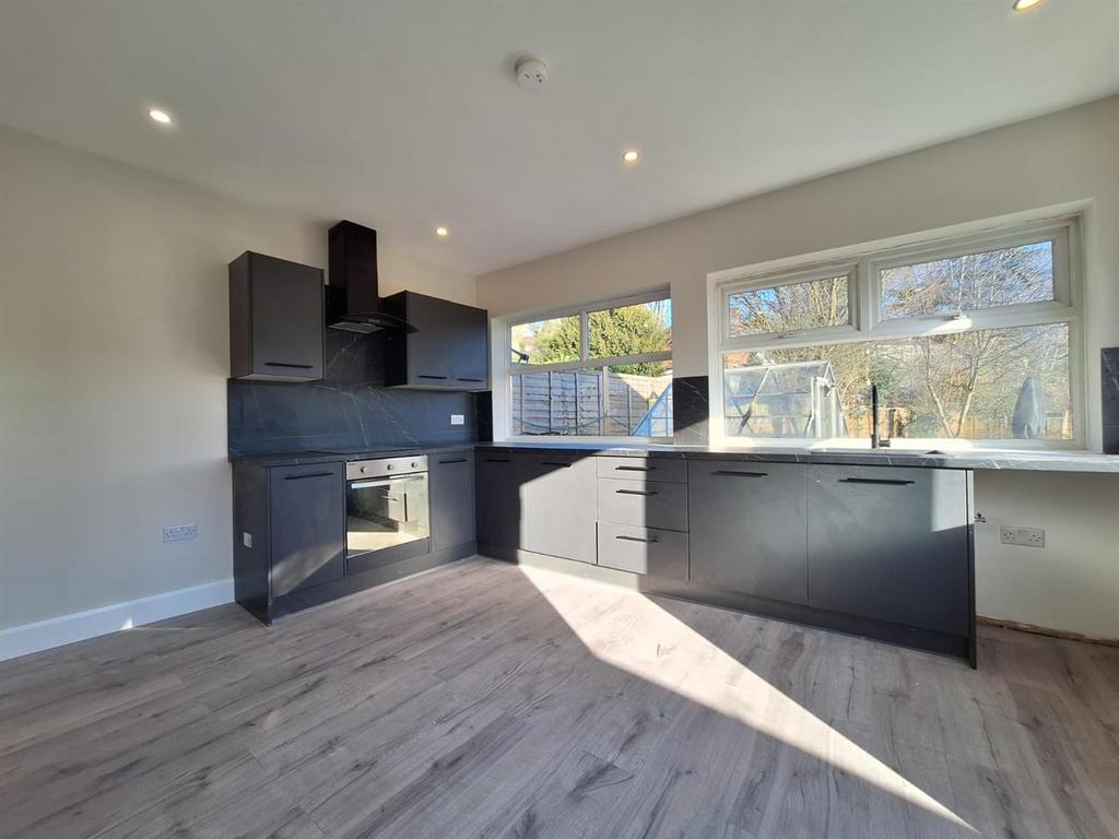 Templeton Close, London 5 bed terraced house - £2,895 pcm (£668 pw)