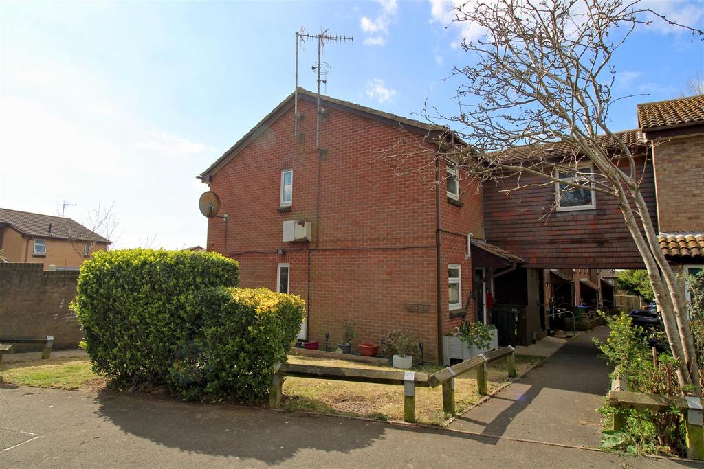 Lexden Drive, Seaford 1 bed flat for sale - £175,000
