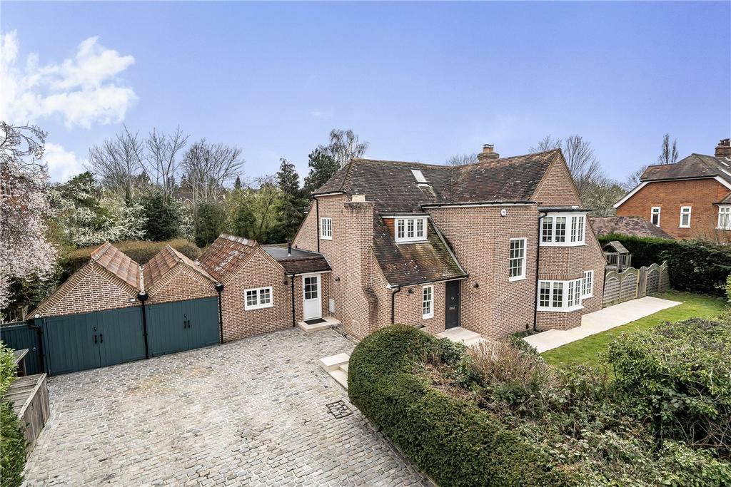 Searle Road, Farnham, Surrey, GU9 4 bed detached house for sale - £ ...