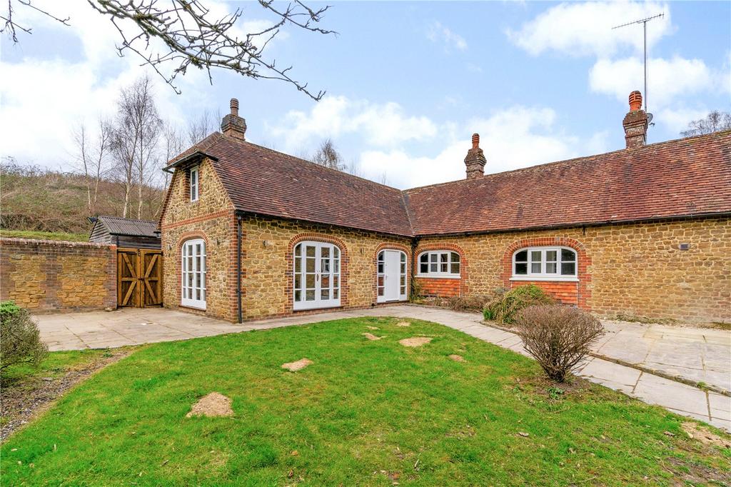 Markwick Lane, Loxhill, Godalming... 2 bed detached house - £2,500 pcm ...