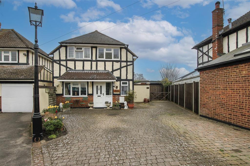 Moat Close, Doddinghurst 3 bed detached house for sale - £535,000