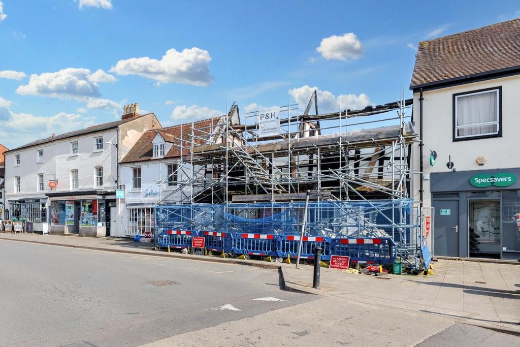 High Street, Alcester Pub - £35,000
