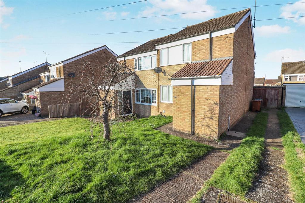 Wantage Road, Irchester NN29 3 bed semi-detached house - £220,000