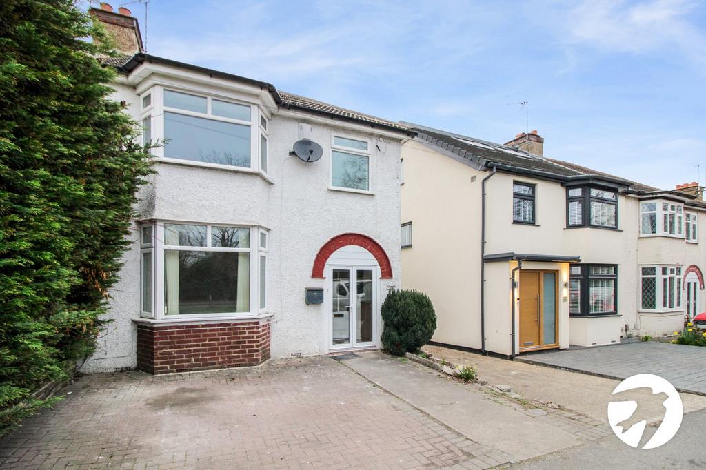 Hall Road, Northfleet, Gravesend... 3 bed semi-detached house - £1,650 ...