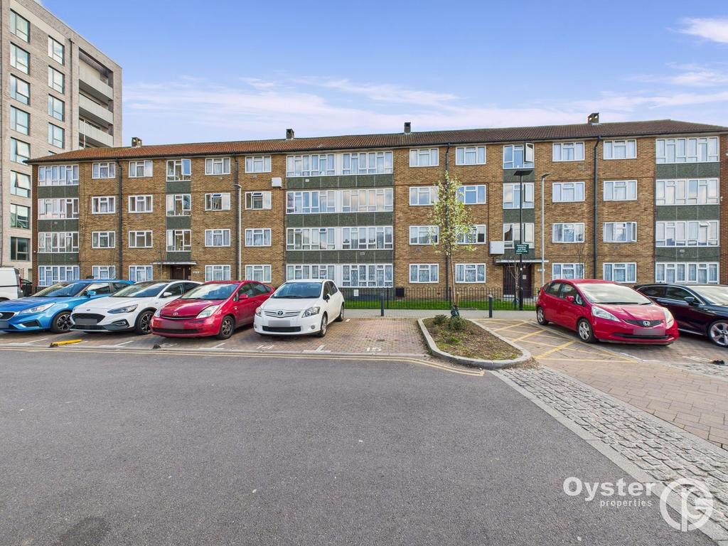 Glebelands Road, Feltham, TW14 3 bed flat - £1,750 pcm (£404 pw)