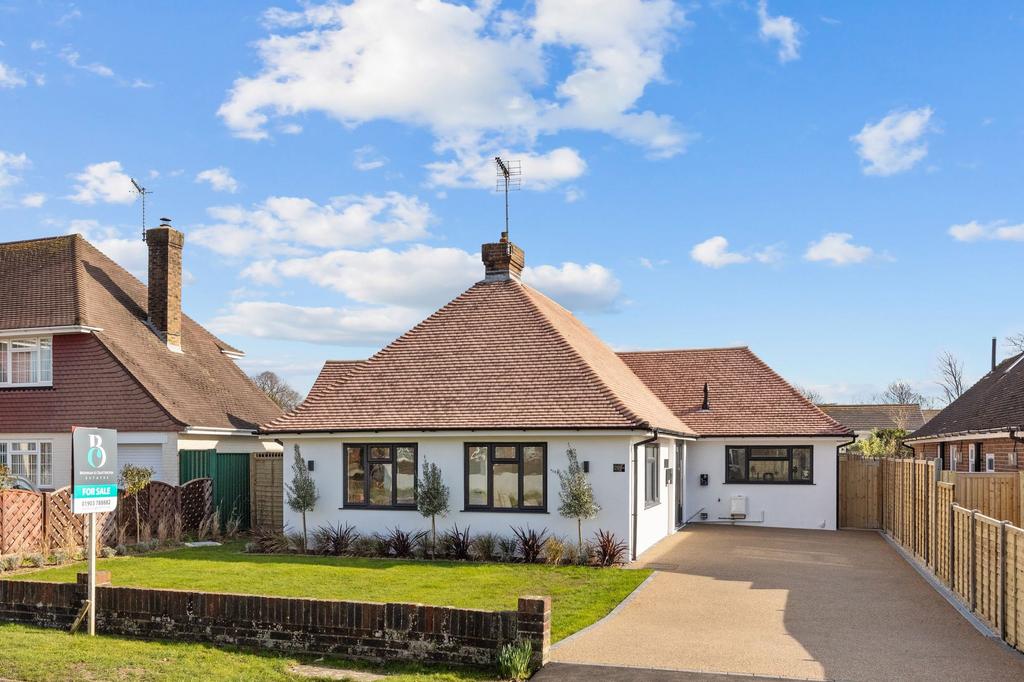 Ruston Park, Rustington, BN16 2 bed detached bungalow for sale - £720,000