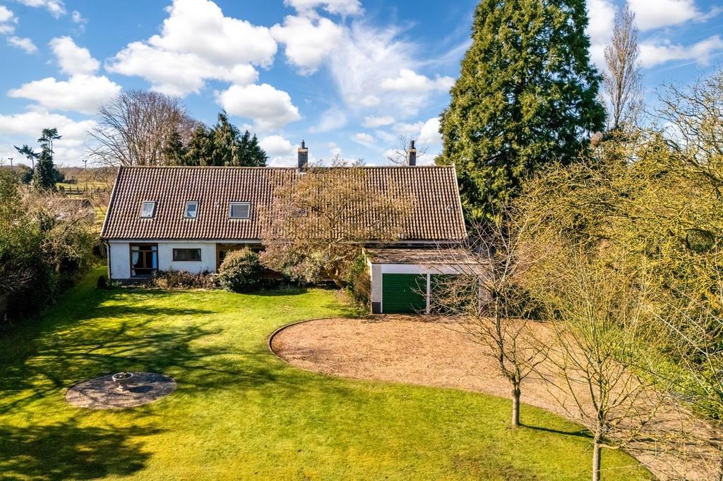 Hopton, Diss 5 bed chalet for sale - £550,000