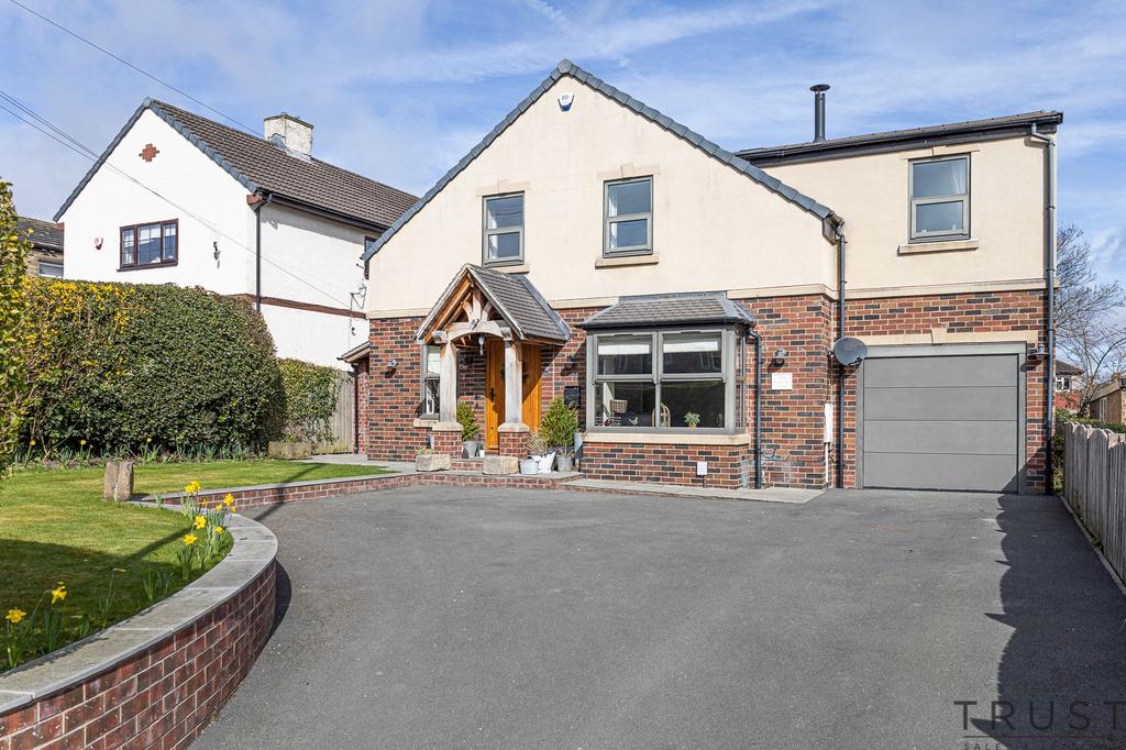 Halifax Road, Liversedge, WF15 5 bed detached house for sale - £595,000