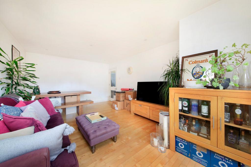 Parma Court, London SW12 2 bed flat - £2,250 pcm (£519 pw)