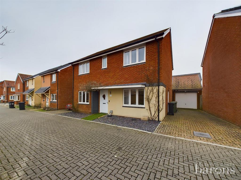 St. Anne Gardens, Basingstoke RG24 4 bed detached house - £500,000