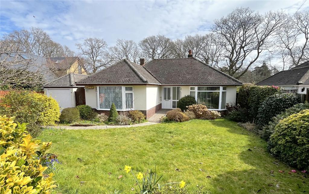 Smugglers Lane North, Highcliffe... 2 bed bungalow - £495,000
