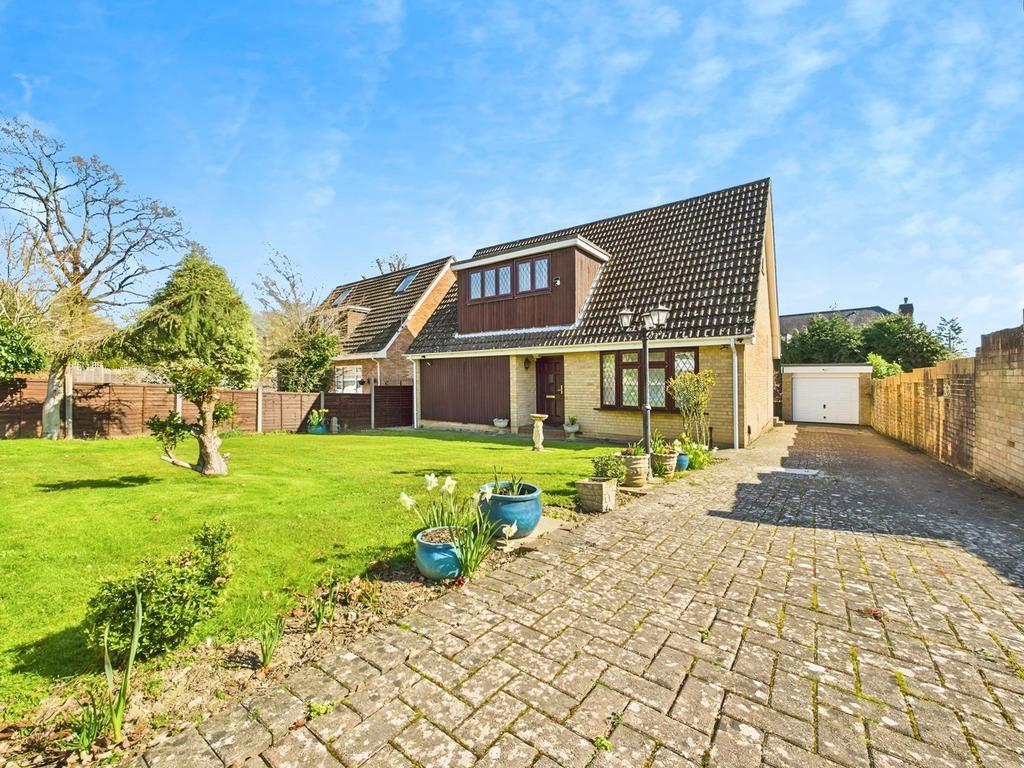 Hill Place, Southampton SO31 3 bed detached bungalow - £550,000