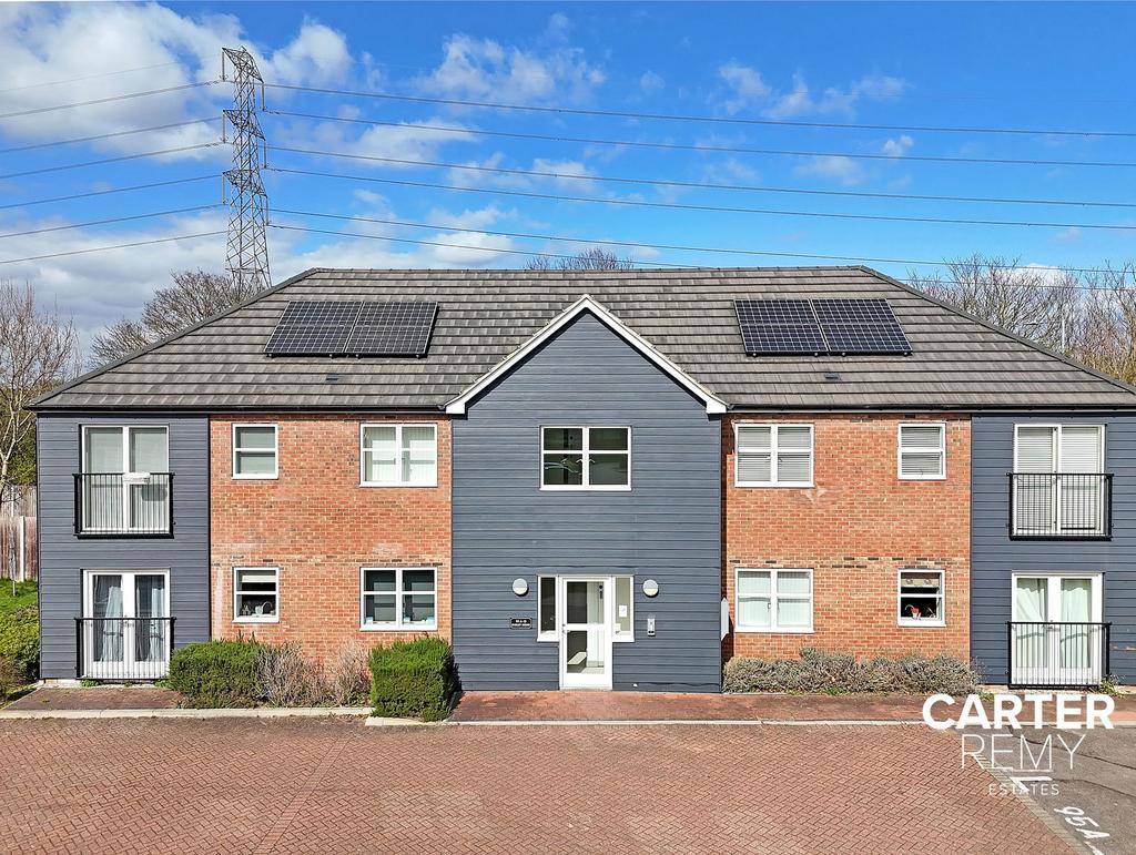 Dudley Close, Chafford Hundred, RM16 2 bed flat for sale - £245,000