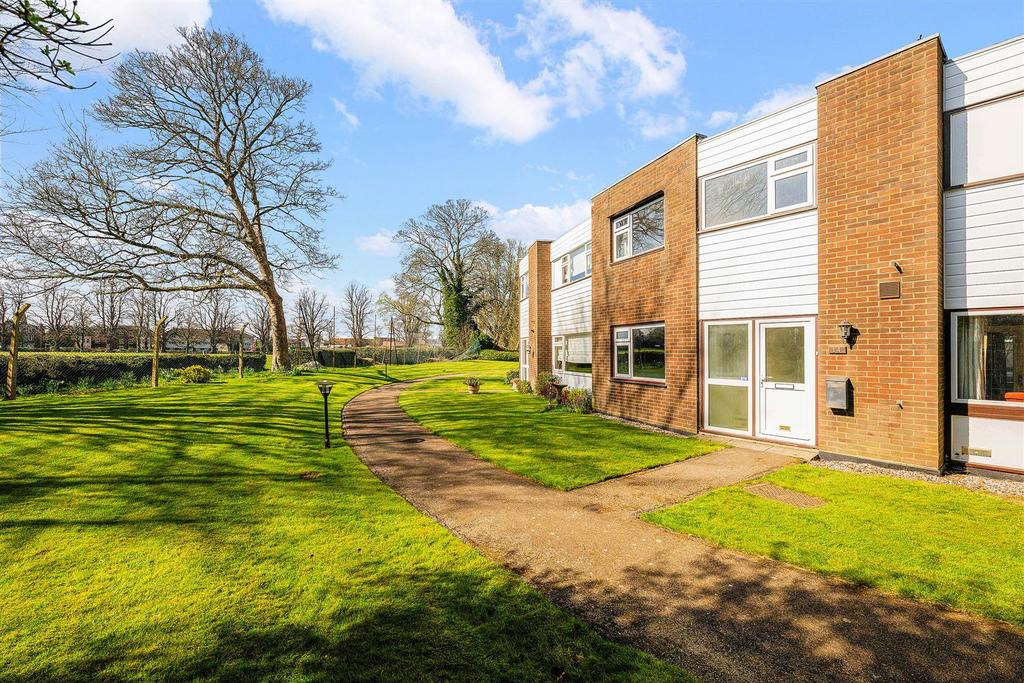 The Tracery, Banstead 4 bed end of terrace house - £600,000