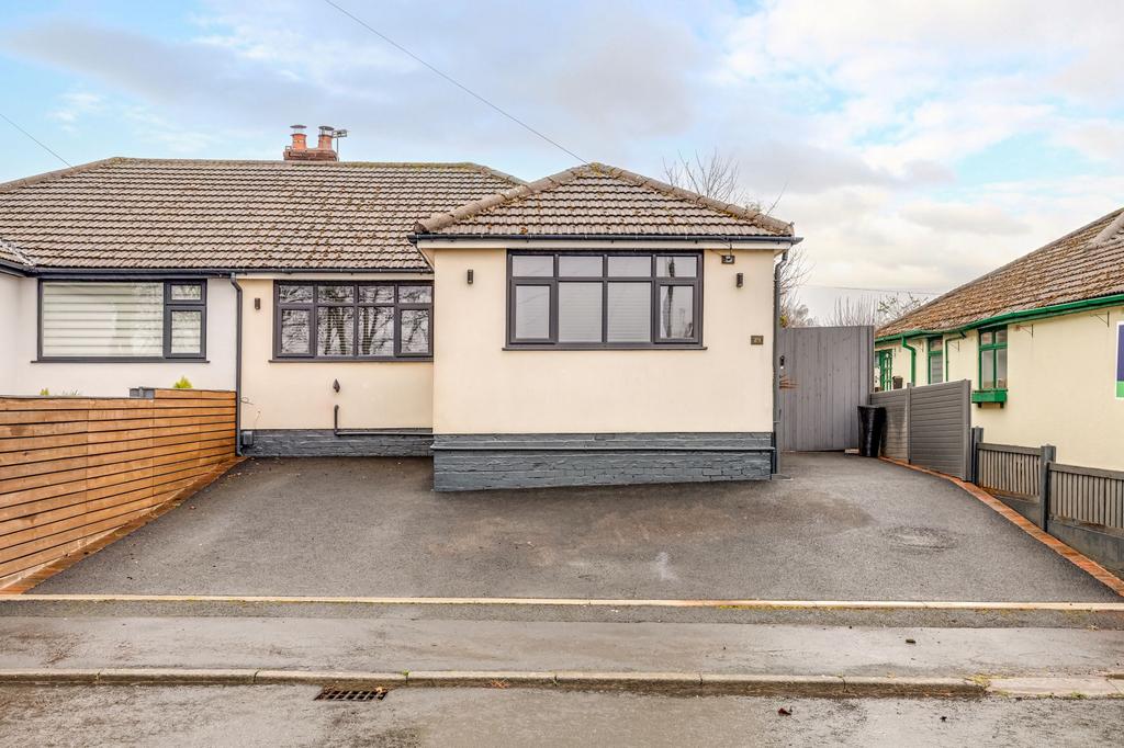 Central Drive, Wigan WN6 2 bed semi-detached bungalow for sale - £250,000