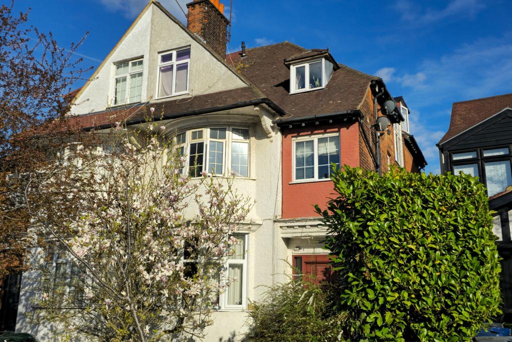 3 Park Drive, Greater London NW11 2 bed apartment for sale - £475,000
