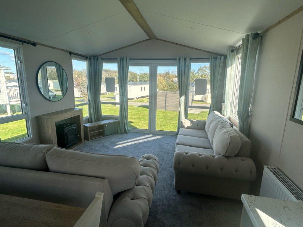 Sand le Mere Holiday Park 2 bed park home - £57,995