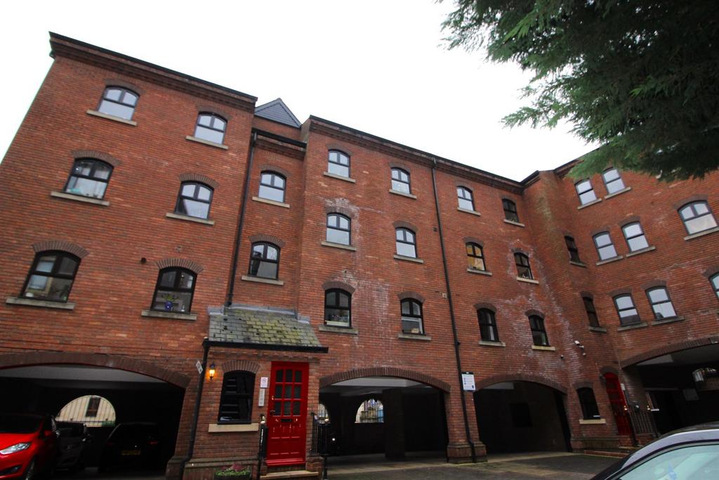 Riverside Court, LS1 2 bed apartment - £995 pcm (£230 pw)