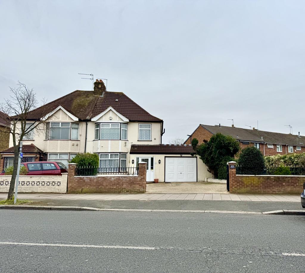 Heston Road, Hounslow, TW5 3 bed semi-detached house for sale - £760,000