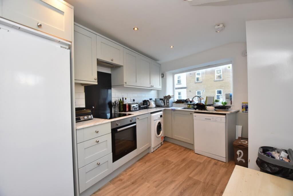 Berkeley Crescent, Bristol BS8 1 bed house to rent - £875 pcm (£202 pw)