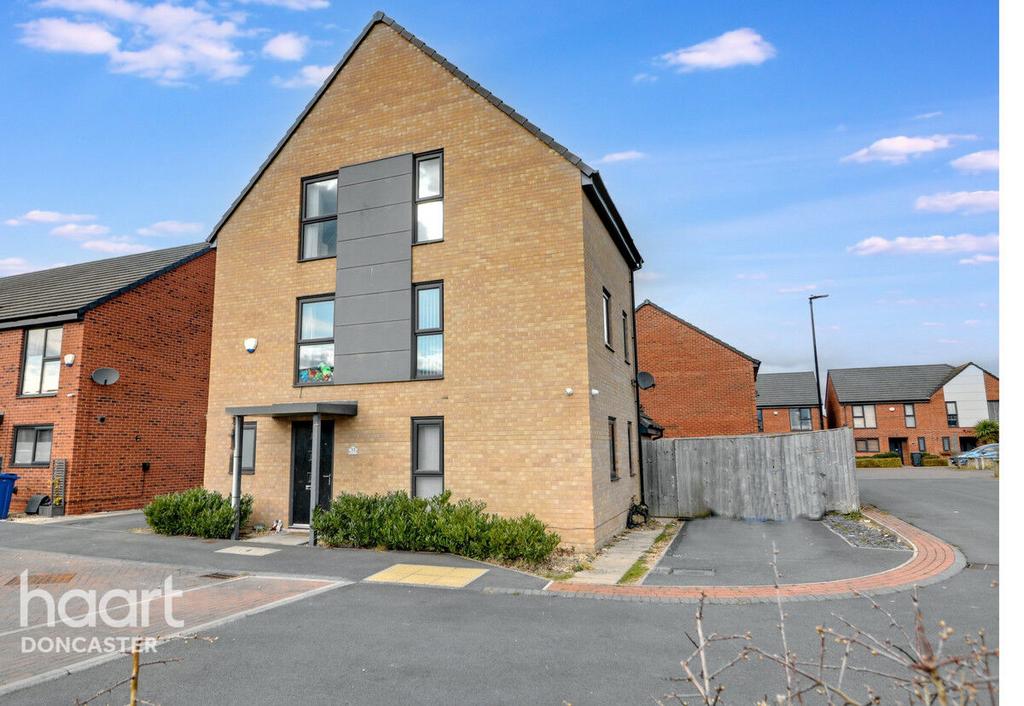 Parkhall Drive, Askern, Doncaster 4 bed detached house for sale - £250,000