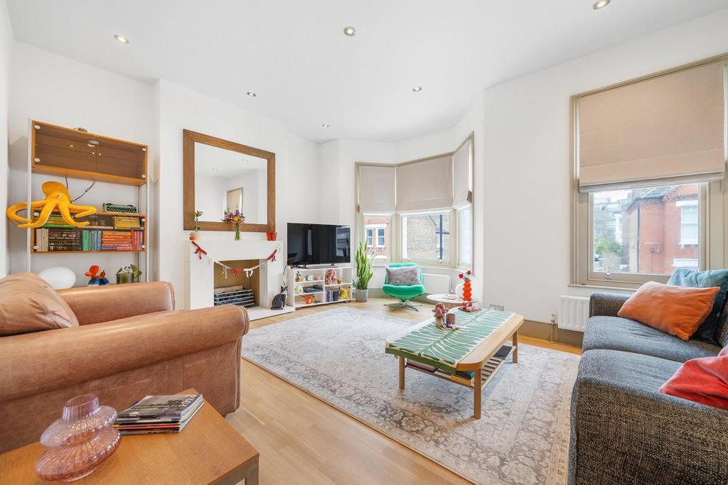 Brading Road, SW2 2 bed flat for sale - £545,000