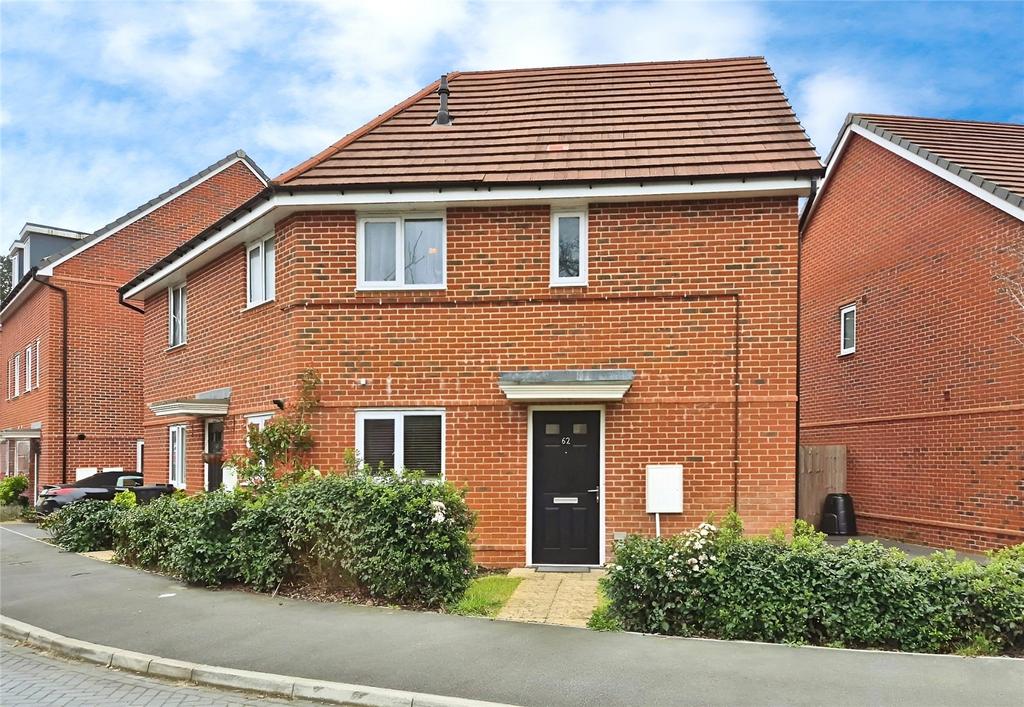 Cobham Drive, Spencers Wood, Reading... 2 bed maisonette for sale - £ ...