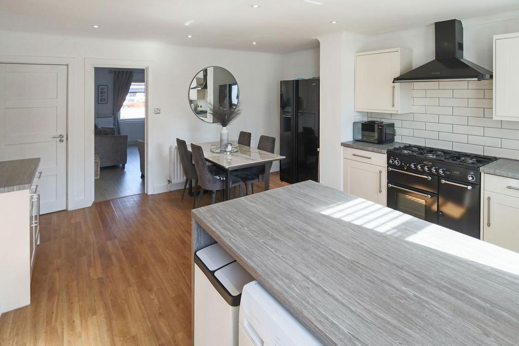 Chipstead Valley Road, Coulsdon, CR5 3BU 2 bed terraced house - £469,000