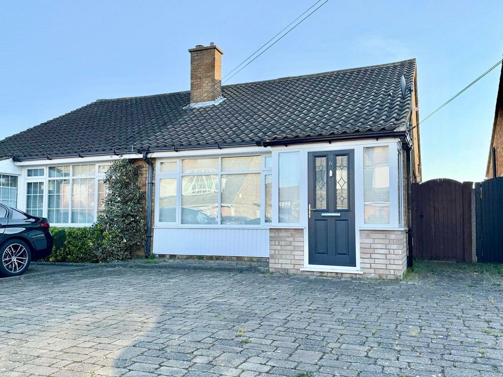 The Geerings, Stanford-Le-Hope, SS17 2 bed semi-detached bungalow for ...