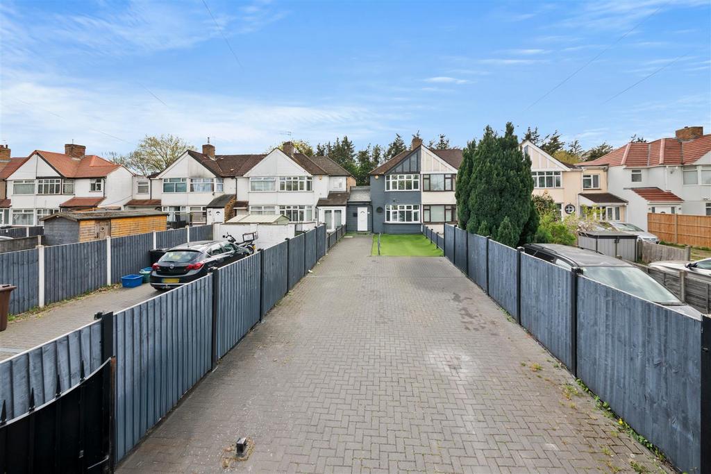 Uxbridge Road, Feltham 2 bed terraced house - £425,000