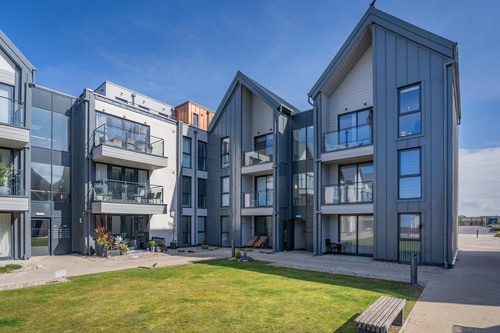 The Rest, Porthcawl, Rest Bay 1 bed flat for sale - £300,000