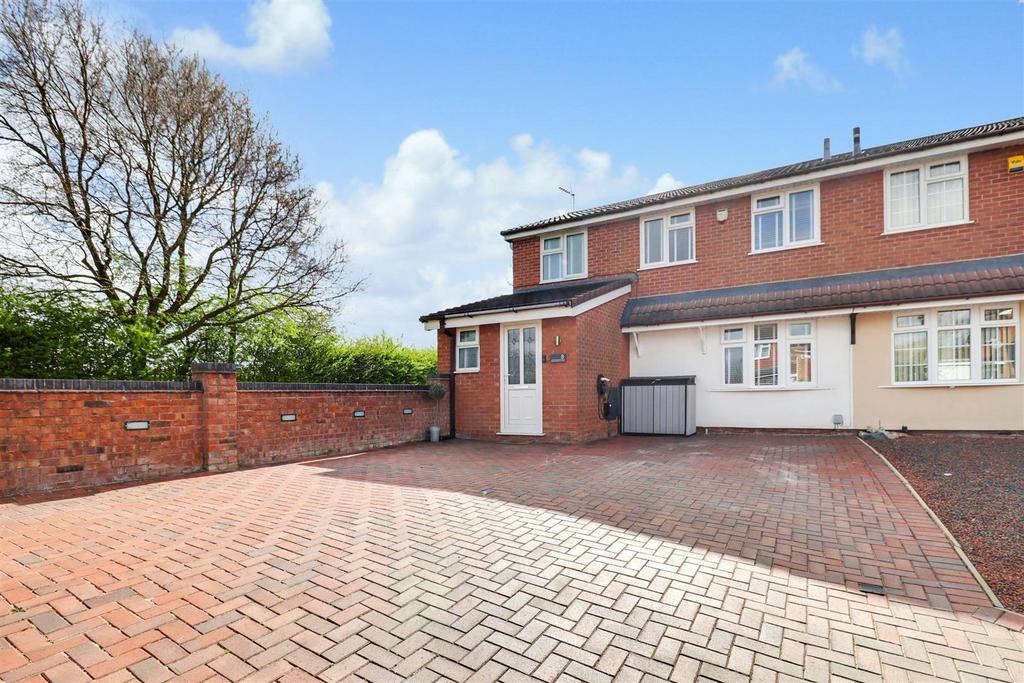 Buttermere Drive, Crewe 3 bed semi-detached house - £240,000