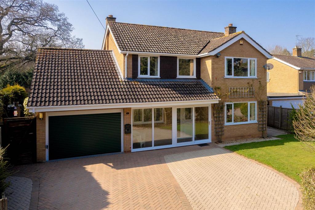 Folly Road, Alfrick, Worcester 4 bed detached house - £475,000