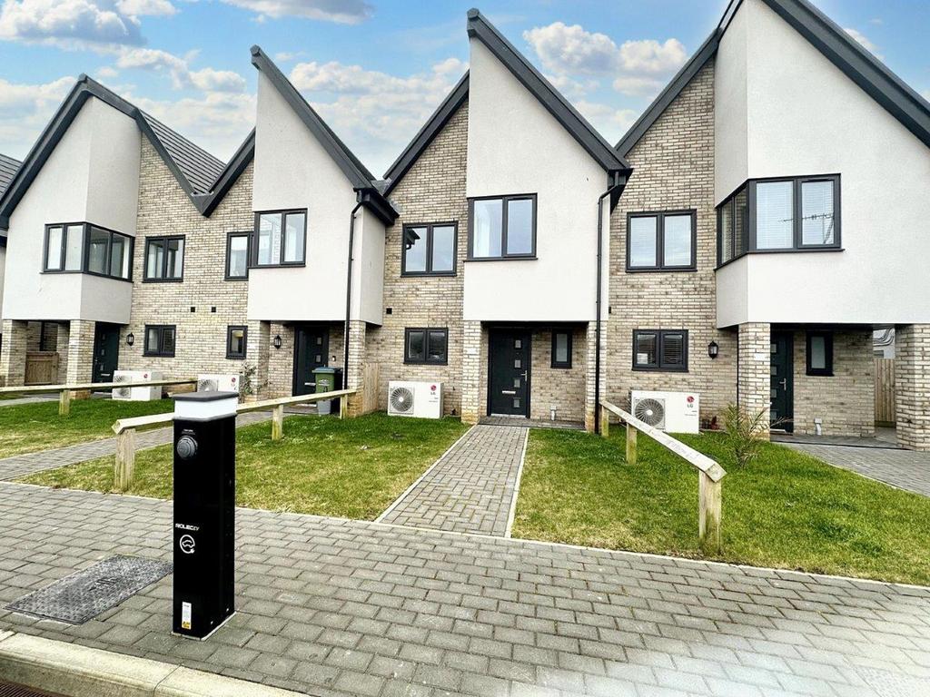 Second Road, Peacehaven, BN10 7JP 3 bed terraced house - £399,950