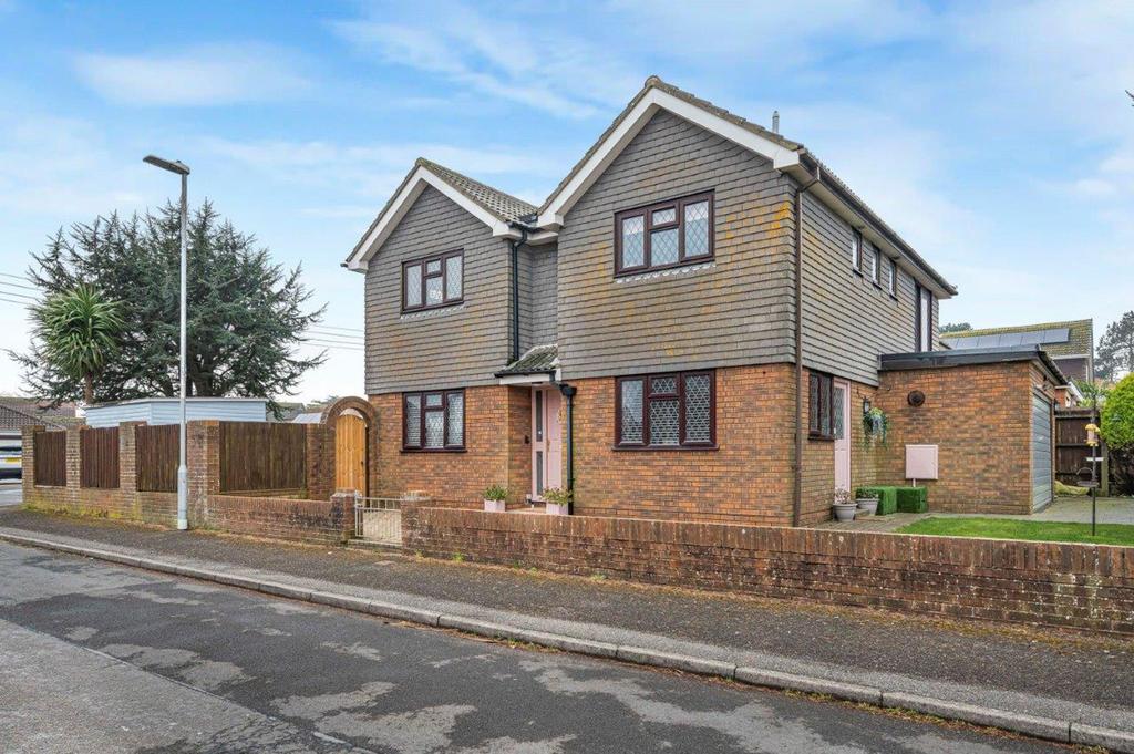 Greenhill Way, Peacehaven, BN10 7UL 4 bed detached house - £599,950