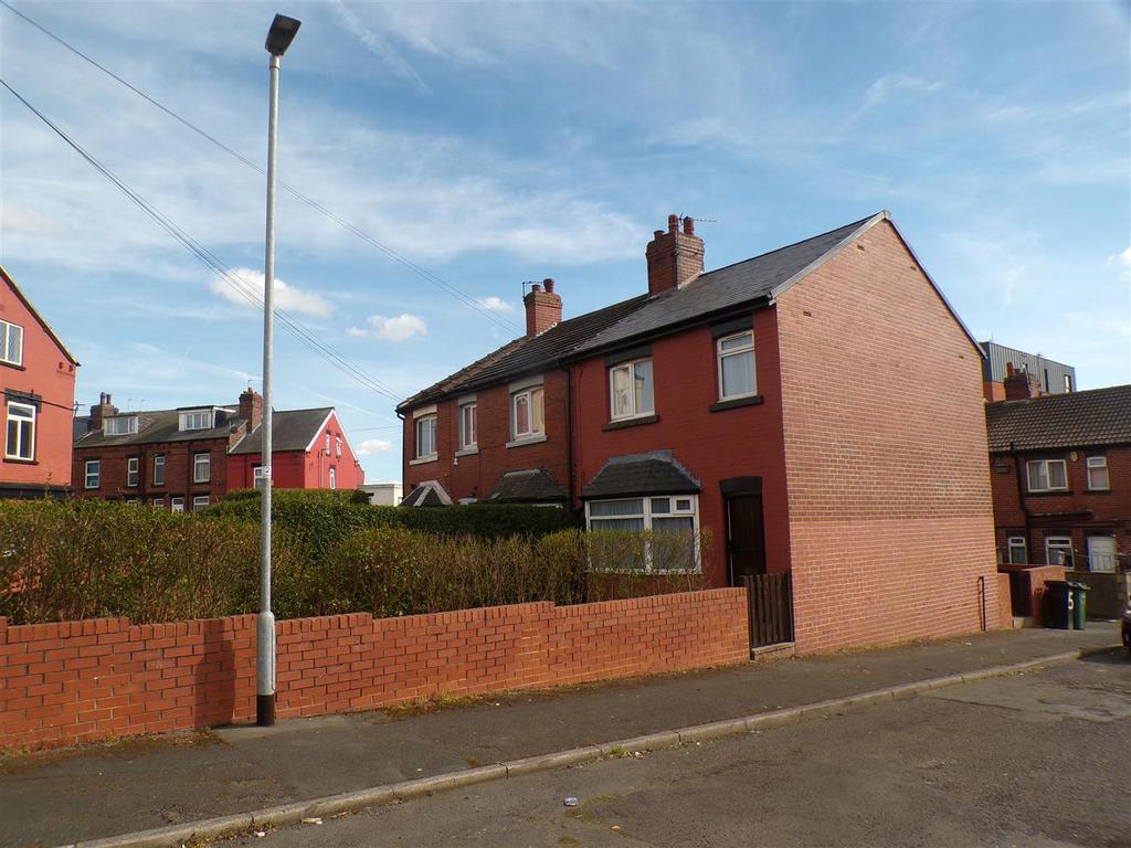 Fewston Avenue, Cross Green, Leeds... 2 bed semi-detached house - £850 ...