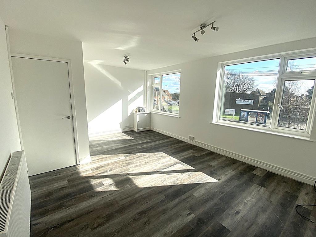 Collingwood Drive, Birmingham B43 3 bed flat - £995 pcm (£230 pw)