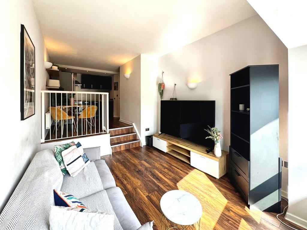 Whitehall Waterfront, 2 Riverside Way 2 bed apartment for sale - £169,500
