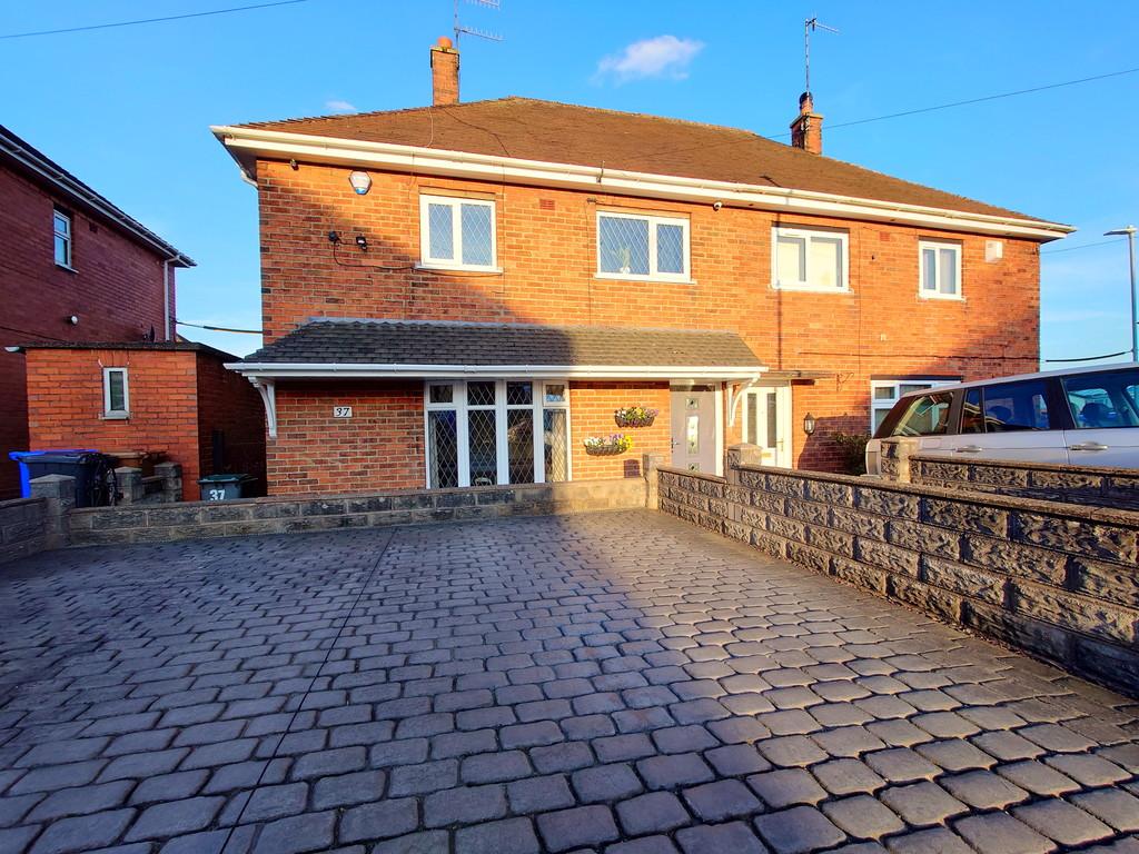 Chorley Avenue, Chell, Stoke-on-Trent 3 bed semi-detached house for ...