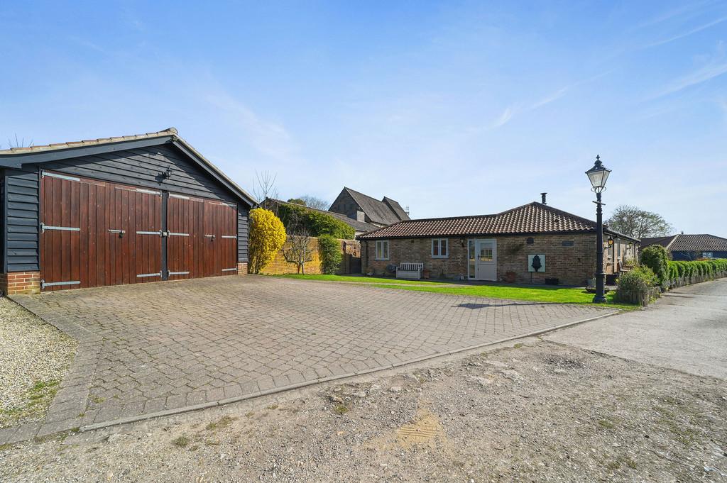 Base Green, Stowmarket IP14 3 bed barn conversion - £600,000