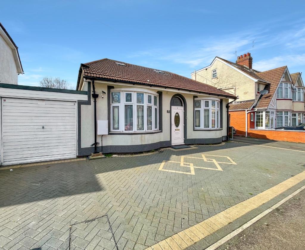 Arundel Road, Luton, Bedfordshire... 6 bed detached house for sale - £ ...