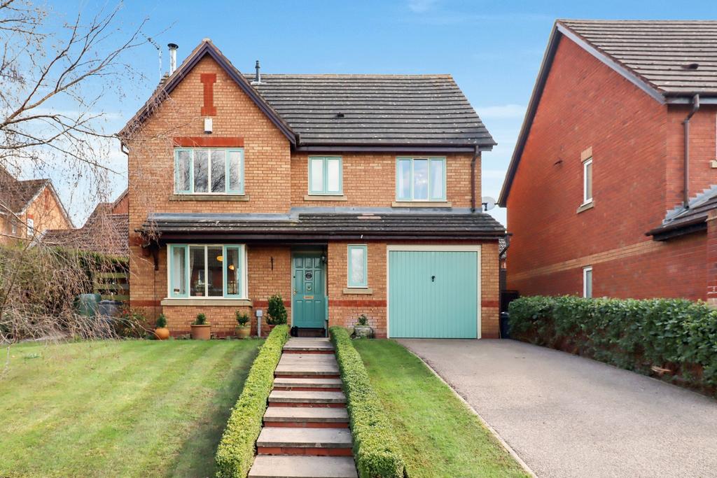 PRIORS MEADOW, SOUTHAM, CV47 4 bed detached house - £400,000