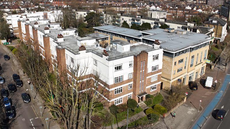 Moira Court Balham High Road Balham... 2 bed flat - £395,000