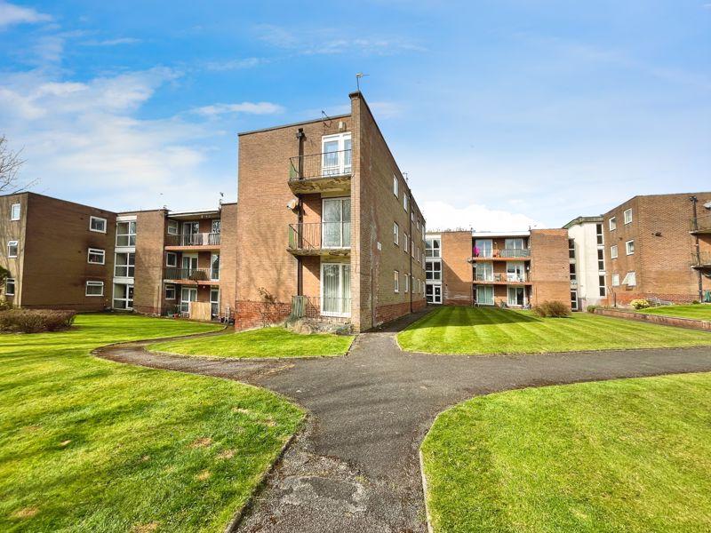 Hill View Court, Astley Bridge, Bolton 2 bed apartment for sale - £70,000