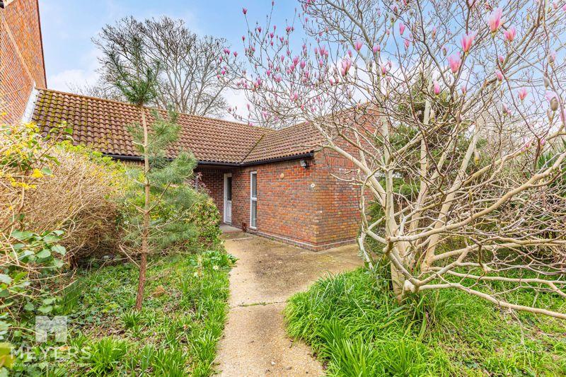St. Clements Gardens, Bournemouth, BH1 3 bed bungalow for sale - £250,000